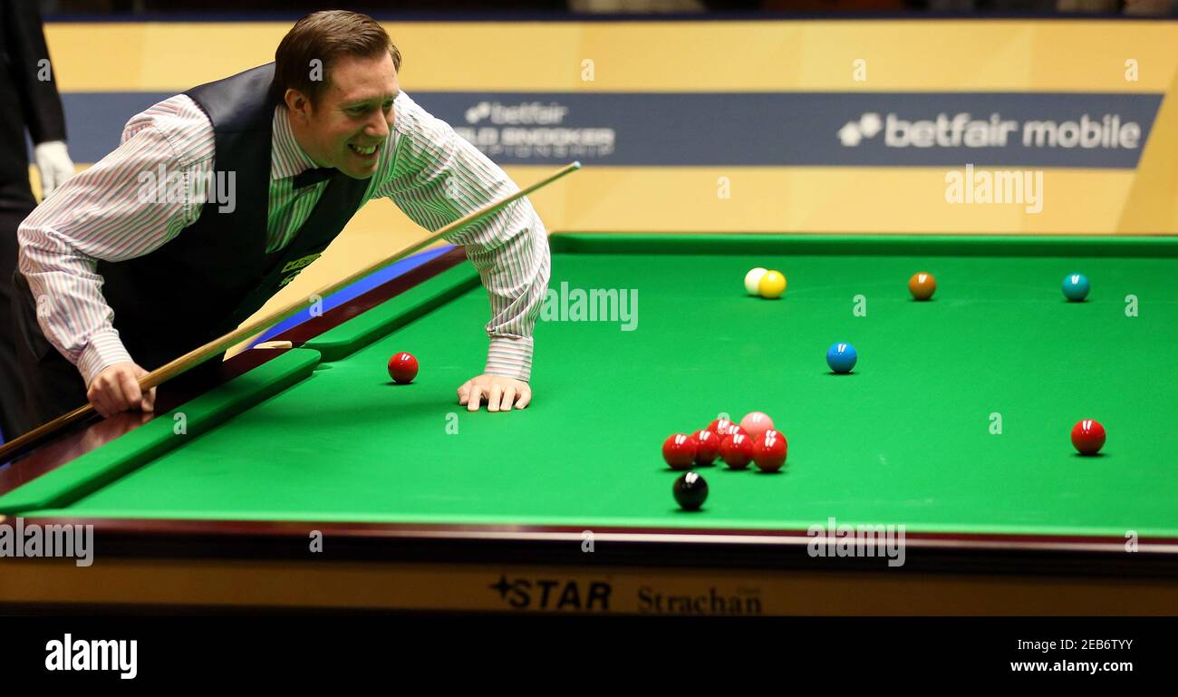 Snooker action dominic dale hi-res stock photography and images - Alamy