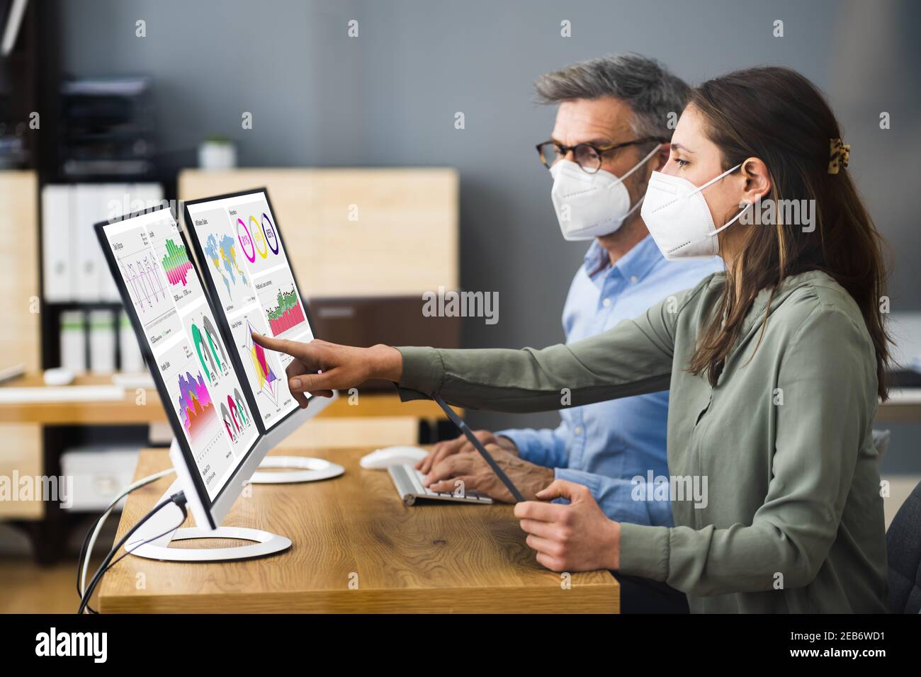 Business analysts hi-res stock photography and images - Alamy