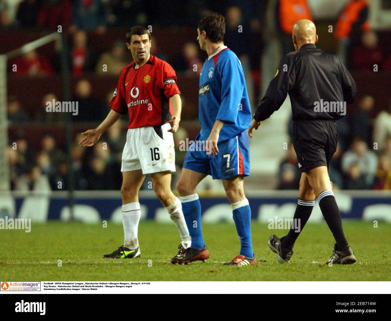 Roy keane manchester united argue hi-res stock photography and images ...