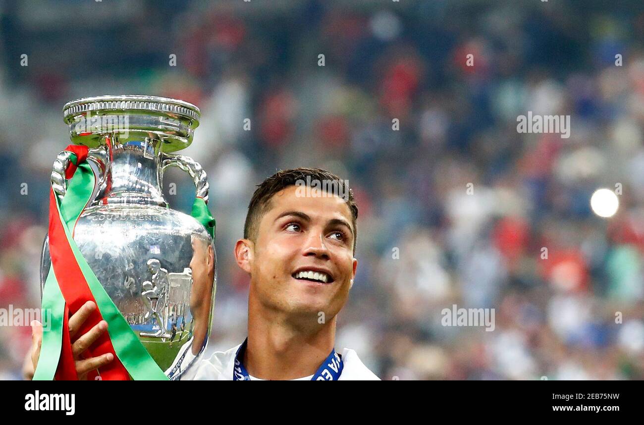 Ronaldo euro 2016 trophy hi-res stock photography and images - Alamy