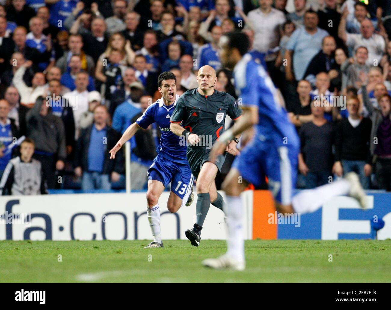 Referee tom henning ovrebo hi-res stock photography and images - Alamy