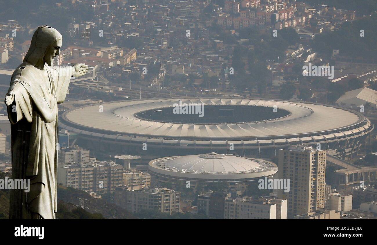 Maracana stadium and statue of christ hi-res stock photography and ...