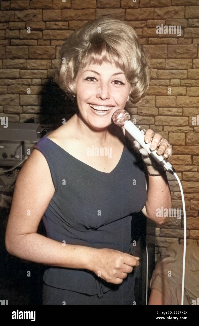 Die deutsche schlagersangerin eva homonnay in munchen hi-res stock ...