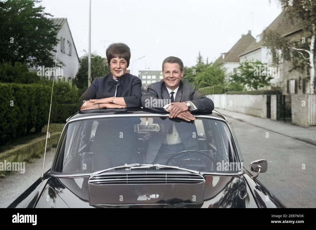 Fahrer Otto Maurer und die deutsche Schlagersängerin Renee Franke ...