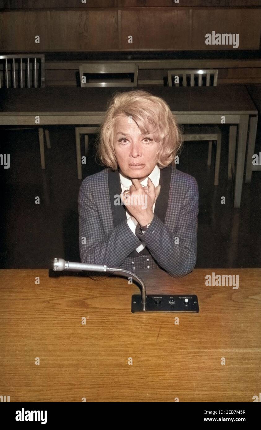 Die deutsche Schauspielerin und Chansonsängerin Mady Rahl, Deutschland ...