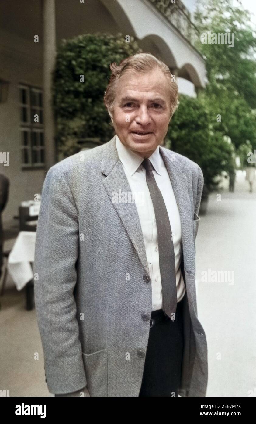 Fahrer Otto Maurer und Schauspieler James Mason, Deutschland 1960er ...