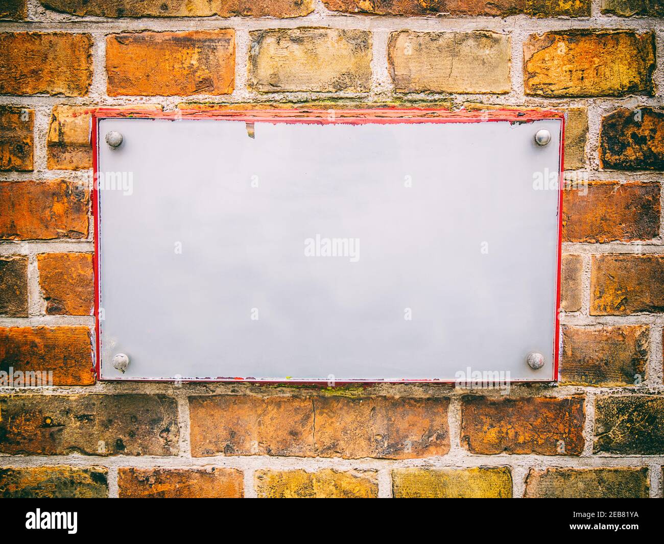 Large blank brick wall hi-res stock photography and images - Alamy