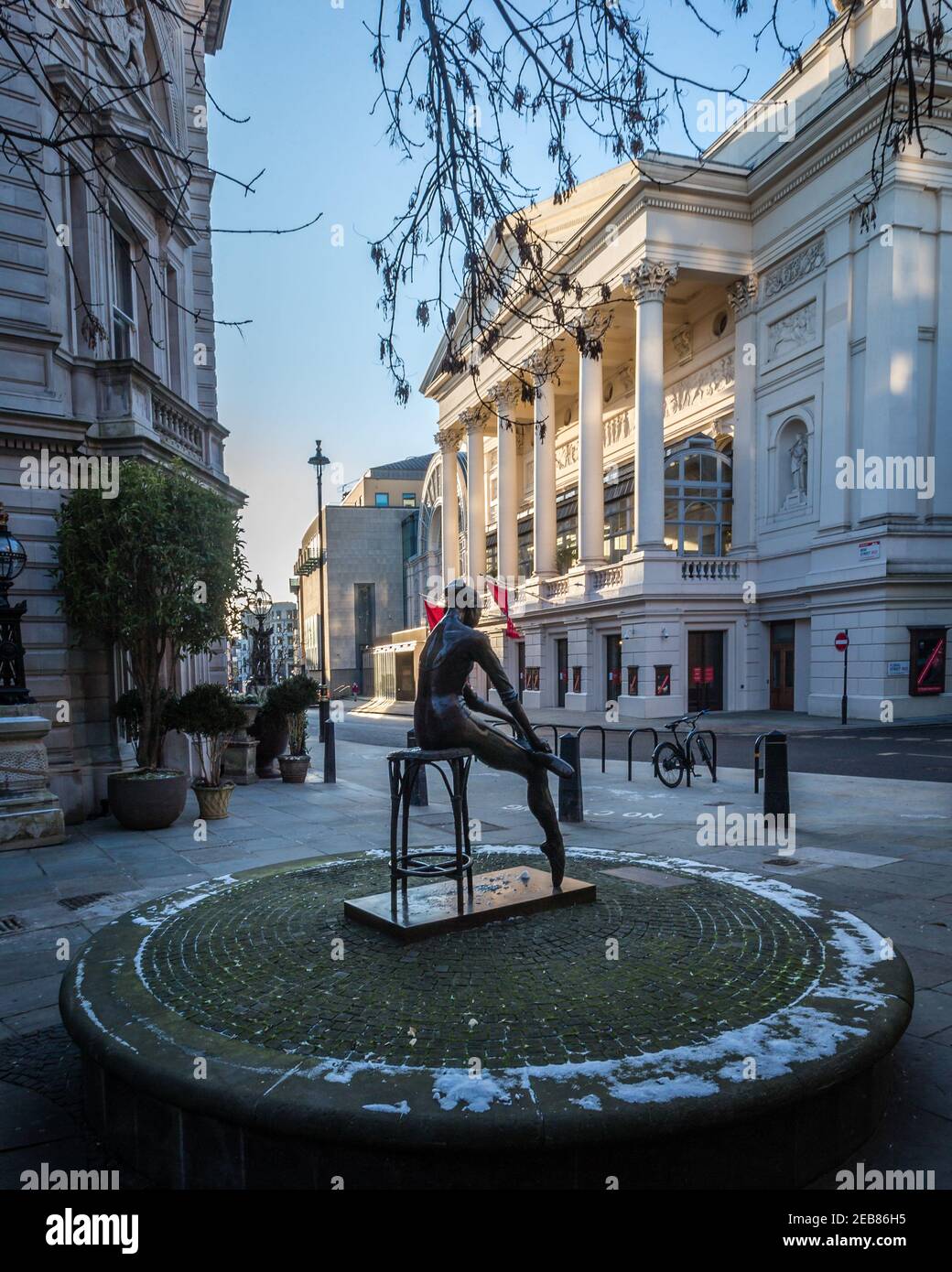 Ballerina Statue in the snow outside the Royal Opera House in the ...