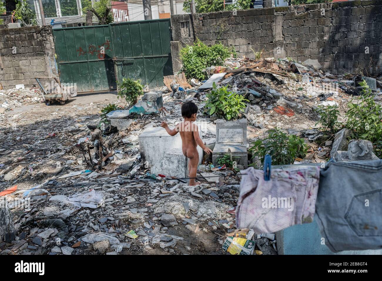 Living inside a cemetery hi-res stock photography and images - Alamy
