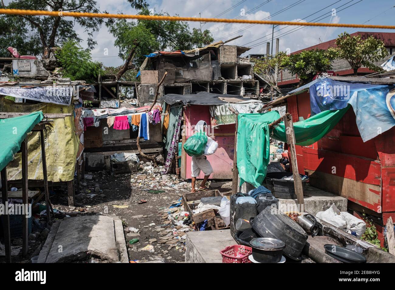 Cemetery, Manila, Philippines, living inside a cemetery, life and death ...