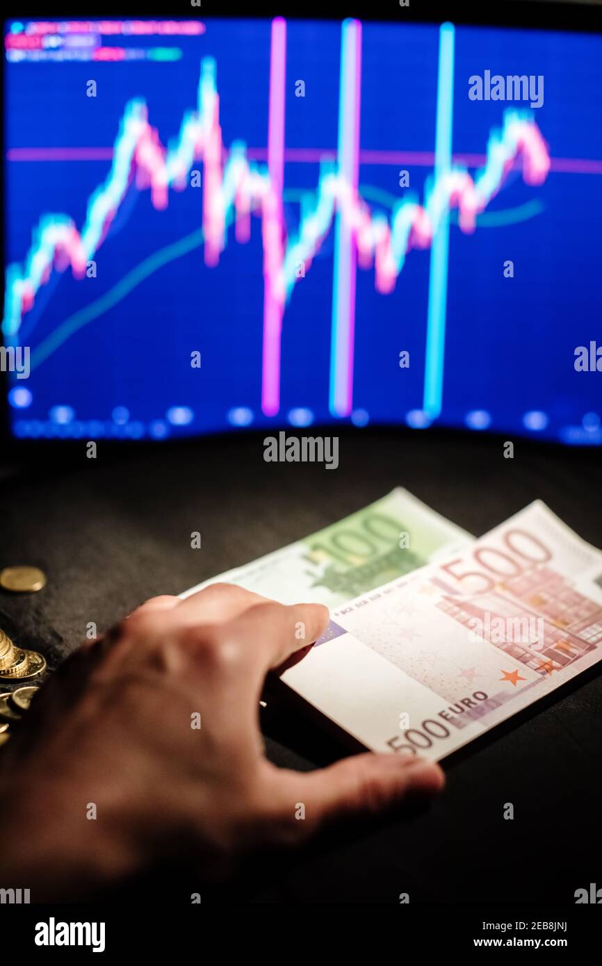 Stocks revenue hi-res stock photography and images - Alamy