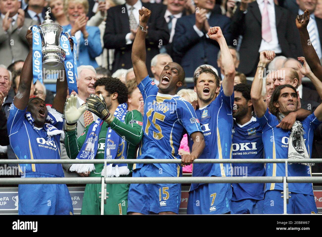 Sol campbell david james hi-res stock photography and images - Alamy