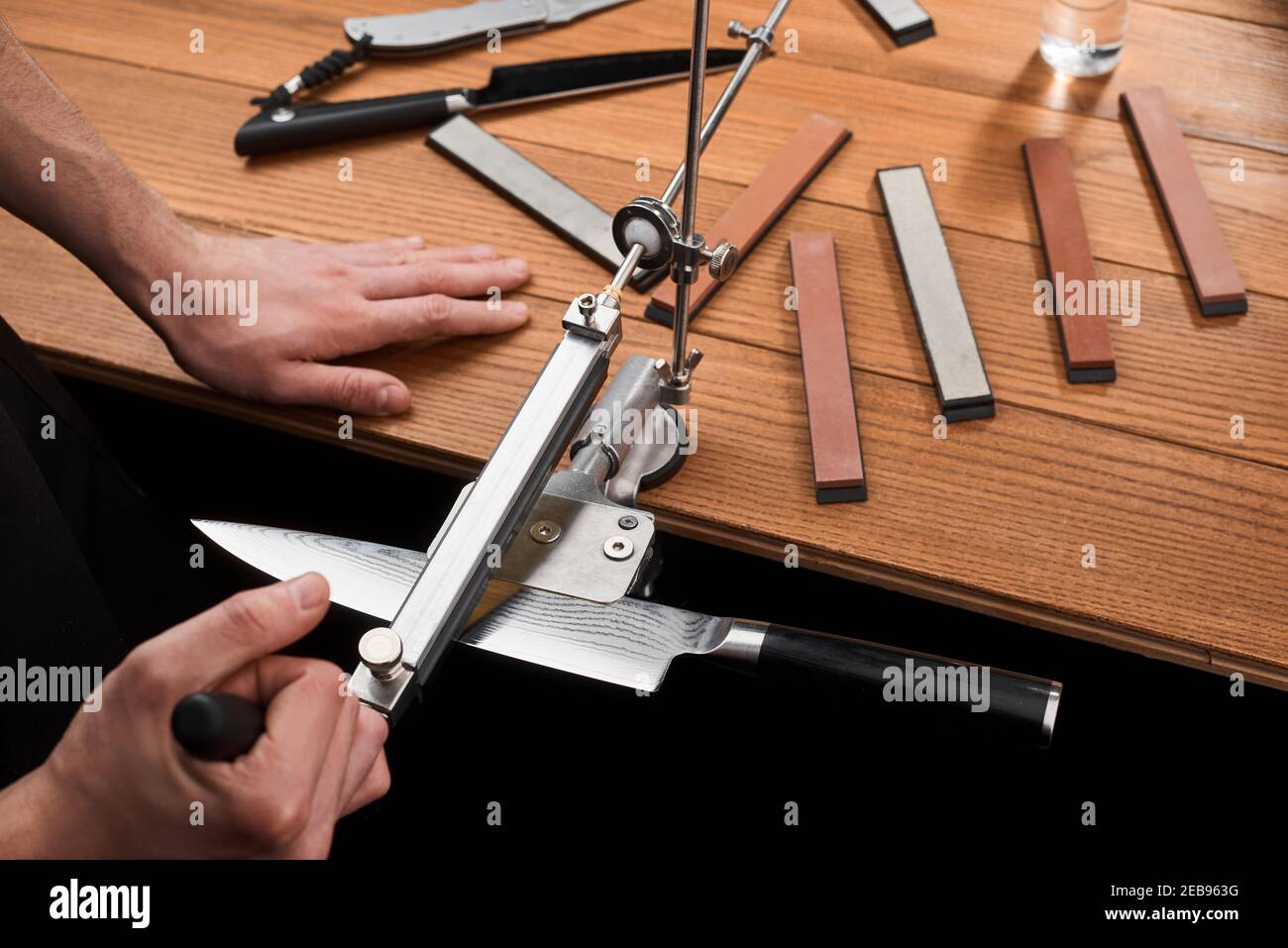 Chef sharpening large knife hi-res stock photography and images - Alamy