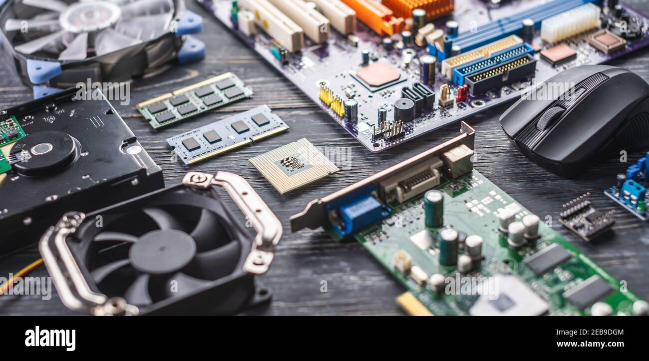 The computer hardware configuration is laid out on a dark background ...