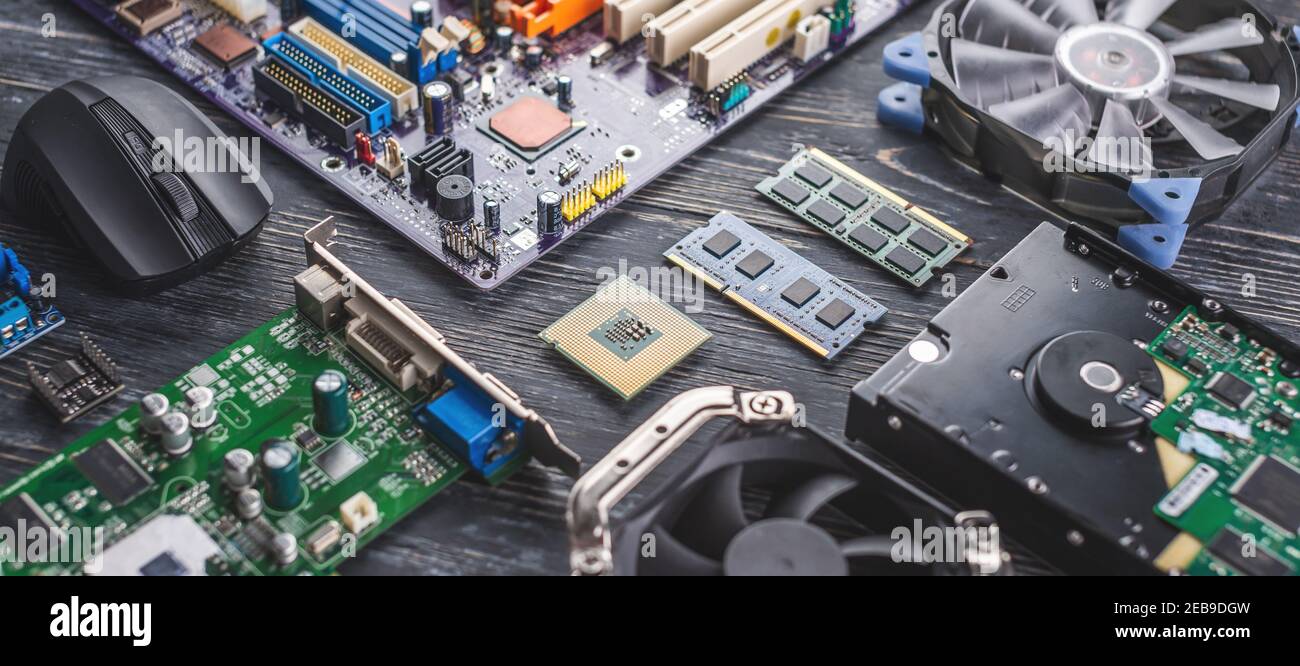 The computer hardware configuration is laid out on a dark background ...