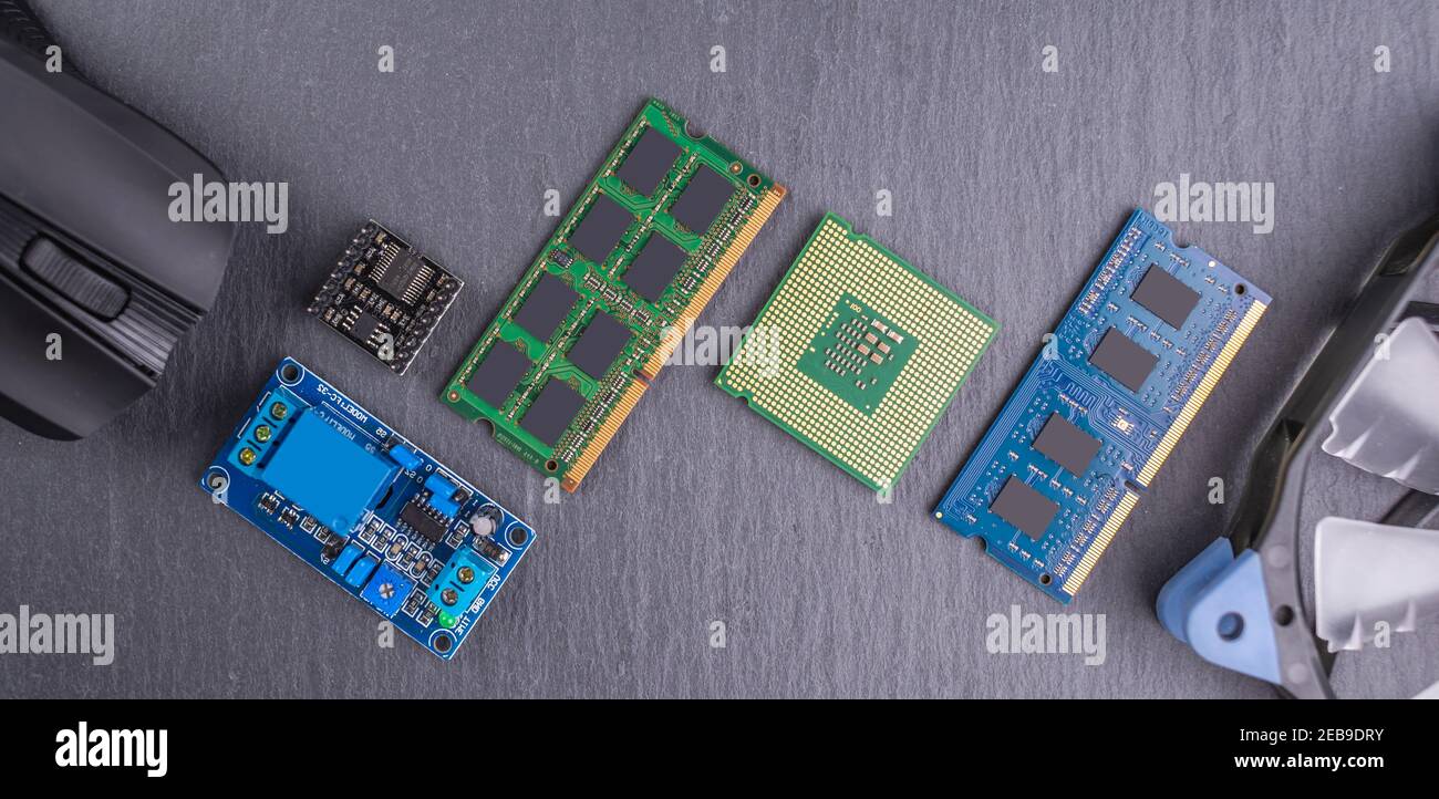 The computer hardware configuration is laid out on a dark background ...