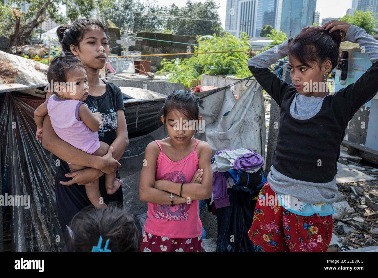 Cemetery, Manila, Philippines, living inside a cemetery, life and death ...