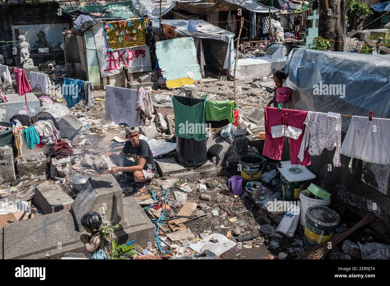 Cemetery, Manila, Philippines, living inside a cemetery, life and death ...