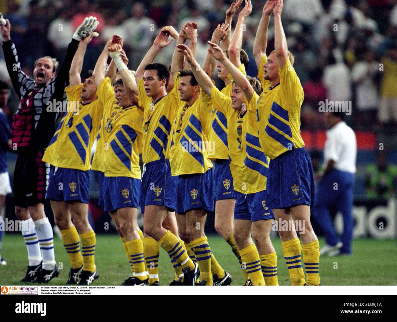 World cup brazil sweden soccer 1994 hi-res stock photography and images ...