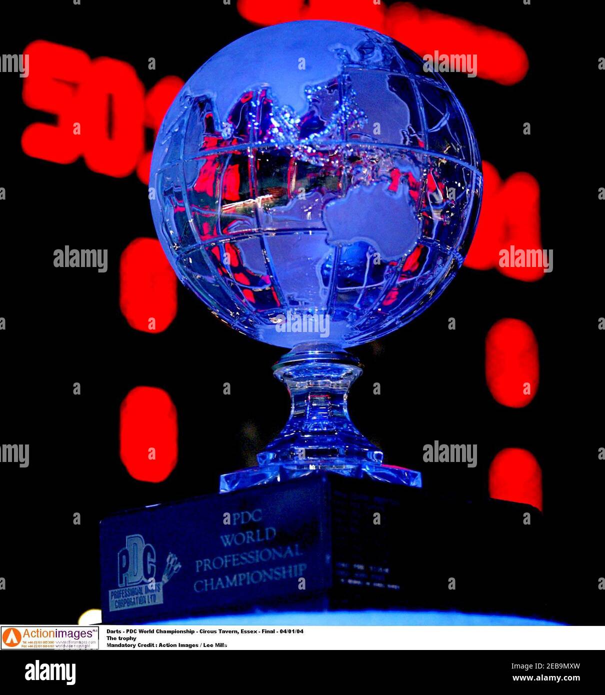 Pdc darts trophy hi-res stock photography and images - Alamy