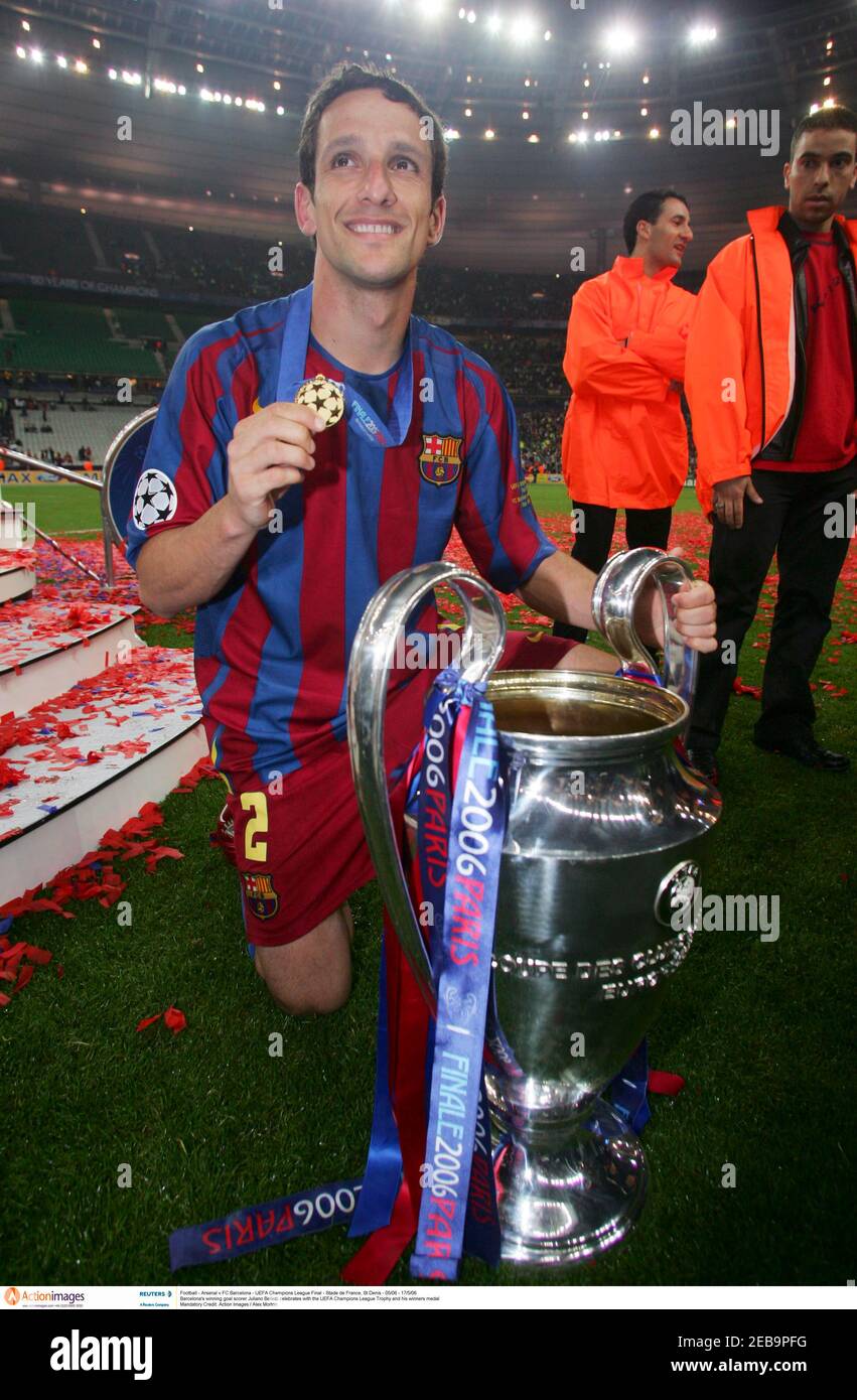 Barcelonas juliano belletti celebrates hi-res stock photography and ...