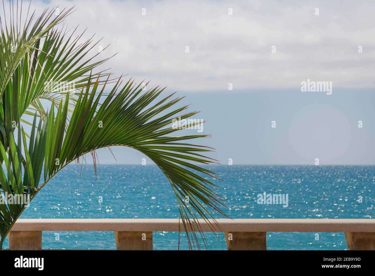 Leaning sideways hi-res stock photography and images - Alamy