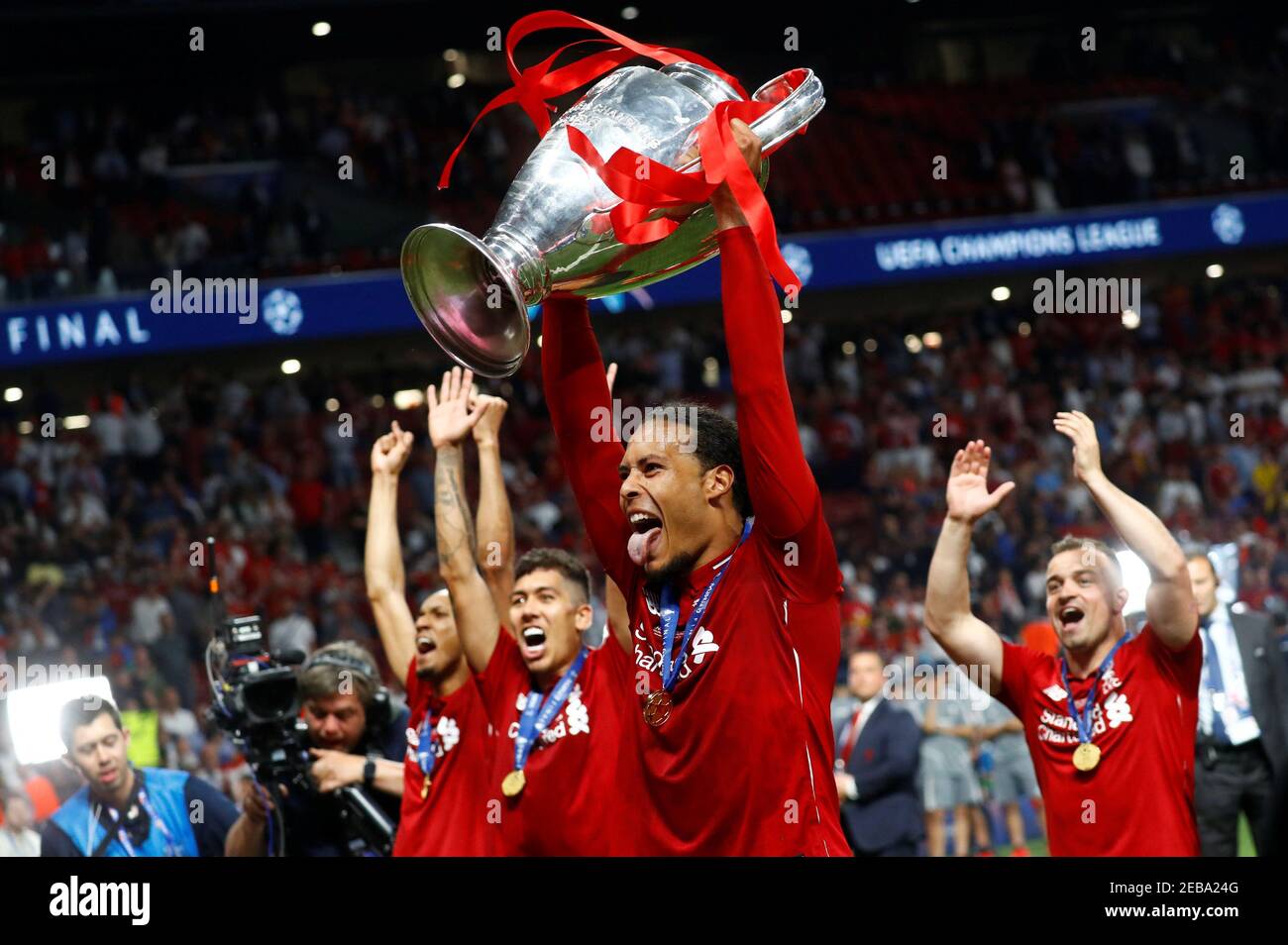 Van dijk champions league trophy hi-res stock photography and images ...