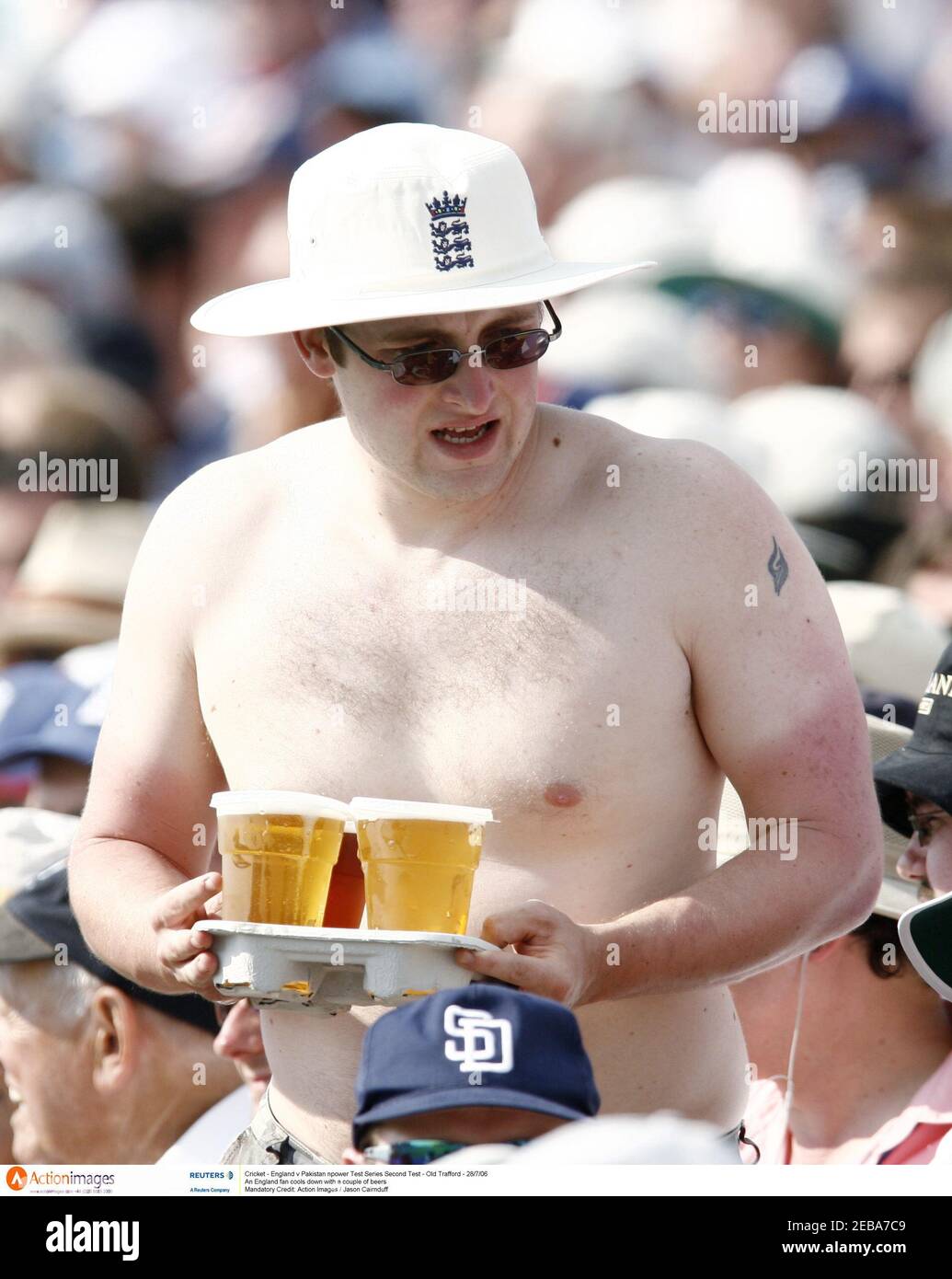 Cricket beers hi-res stock photography and images - Alamy