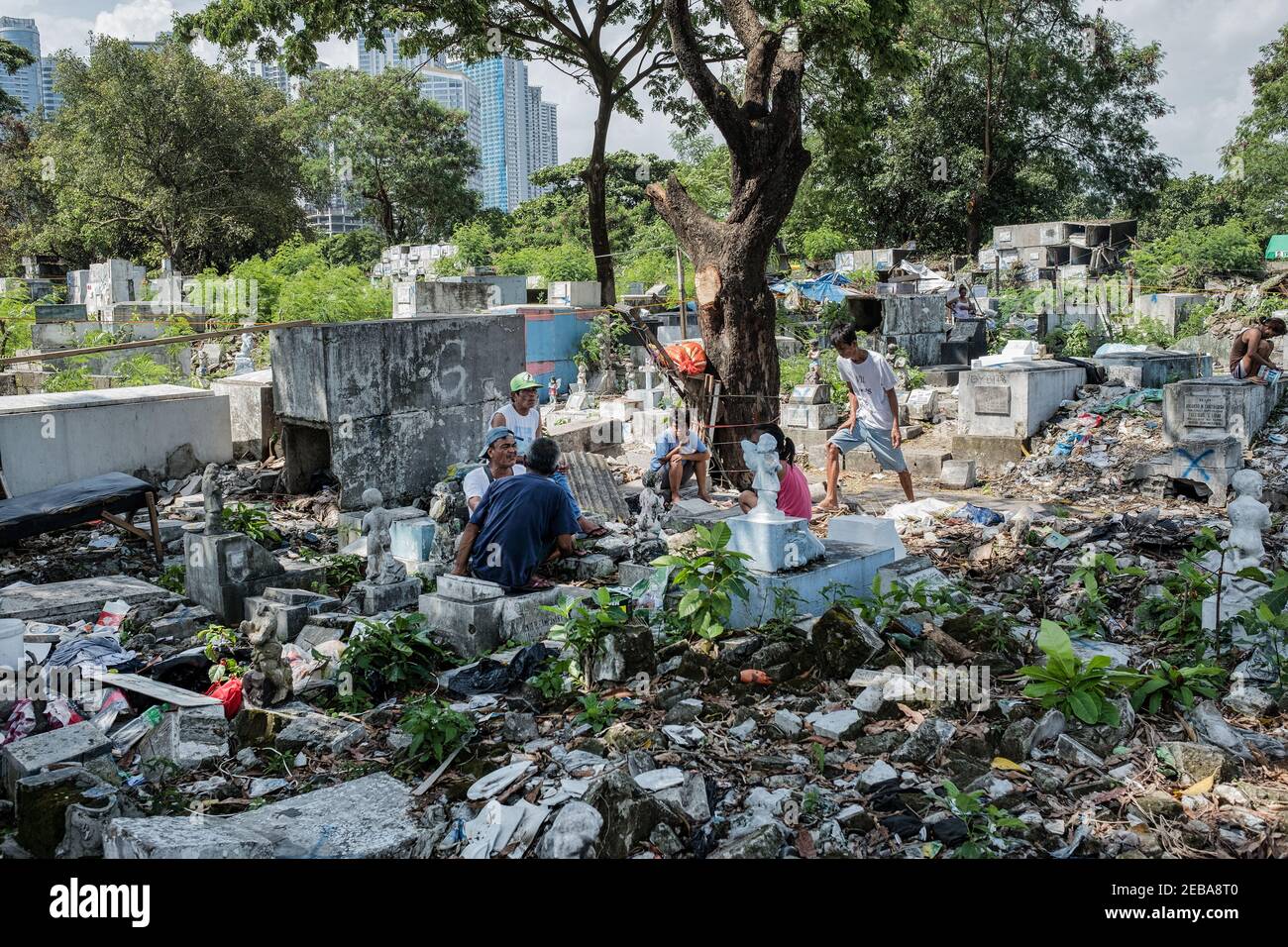 Cemetery, Manila, Philippines, living inside a cemetery, life and death ...