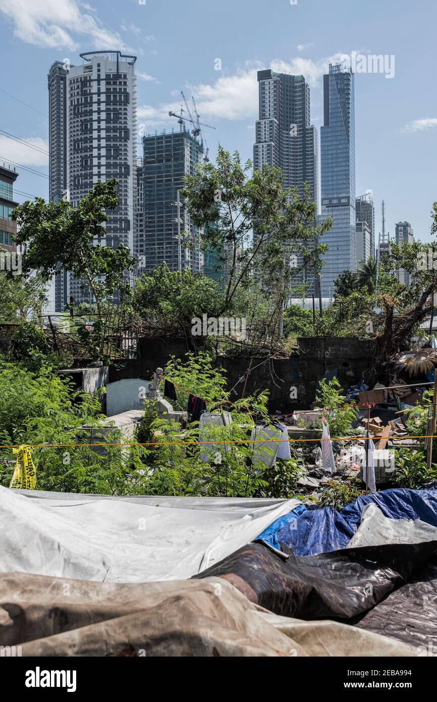 Cemetery, Manila, Philippines, living inside a cemetery, life and death ...