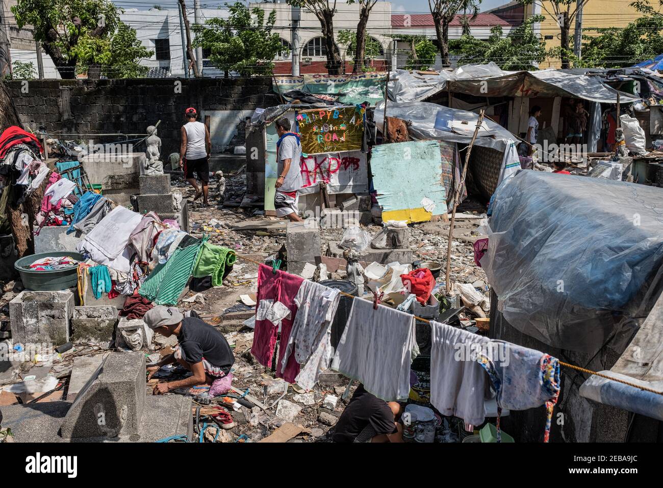 Cemetery, Manila, Philippines, living inside a cemetery, life and death ...