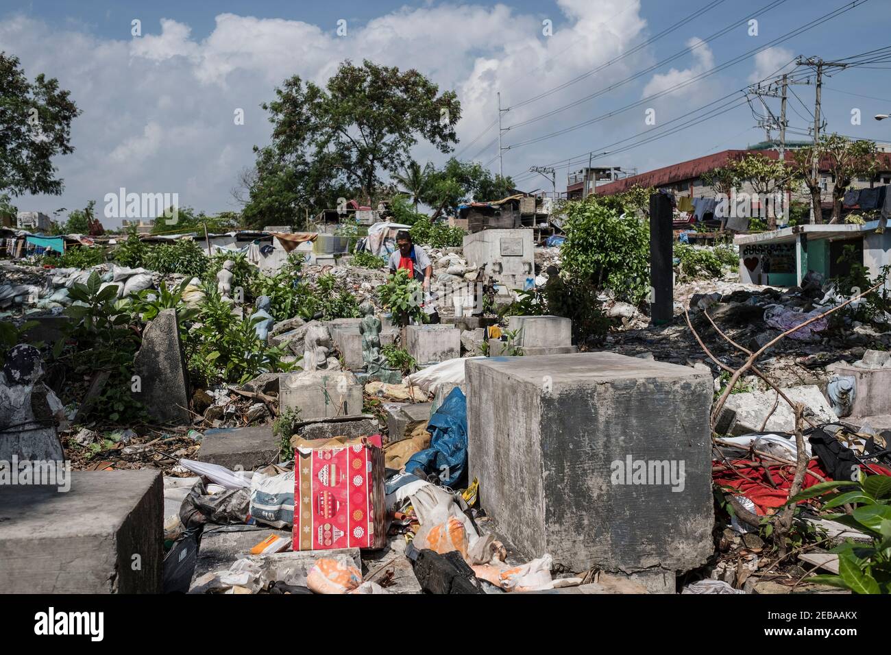 Cemetery, Manila, Philippines, living inside a cemetery, life and death ...