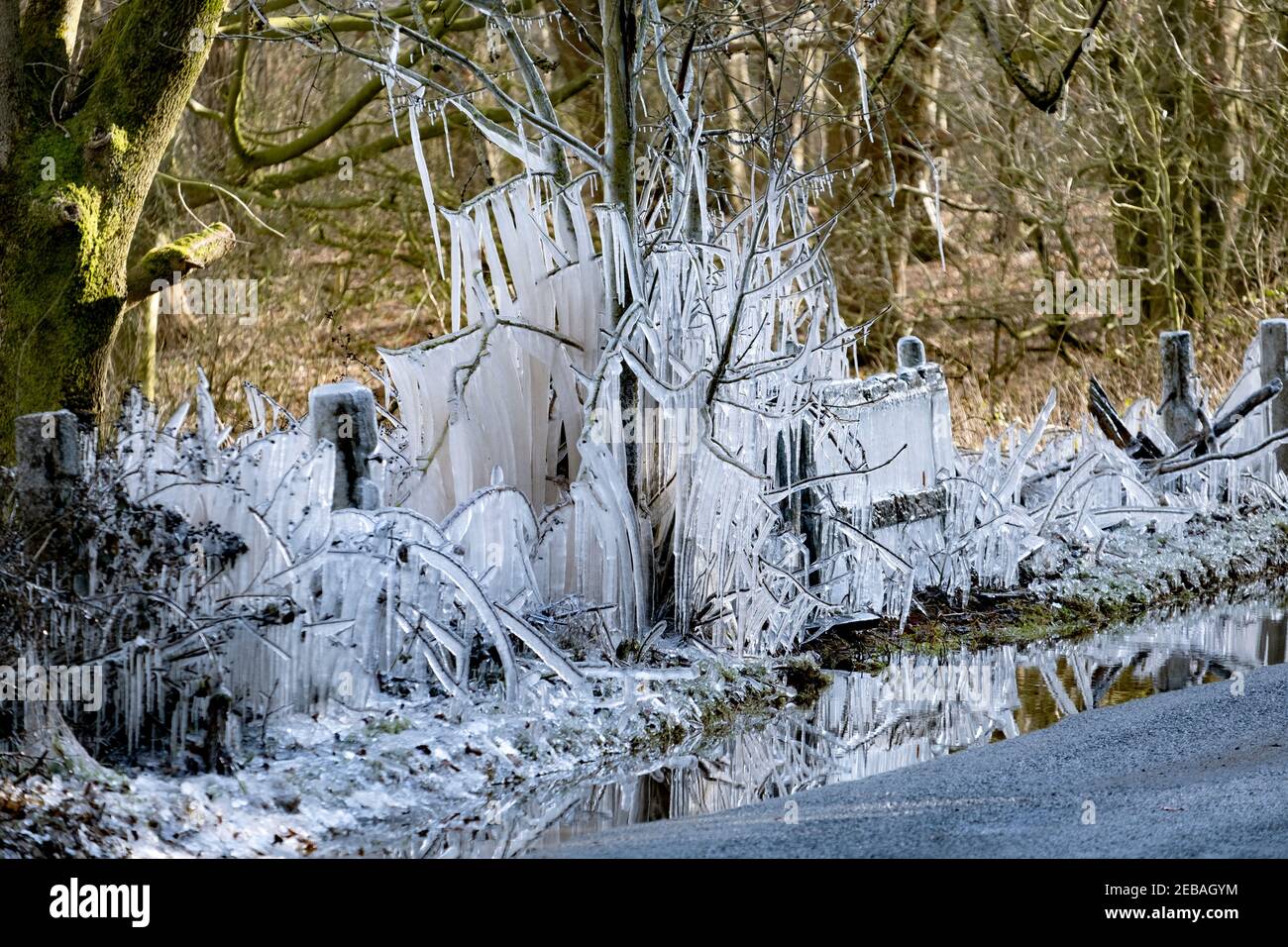 Extreme low temperature creates a spectacular Ice Show after vehicles ...
