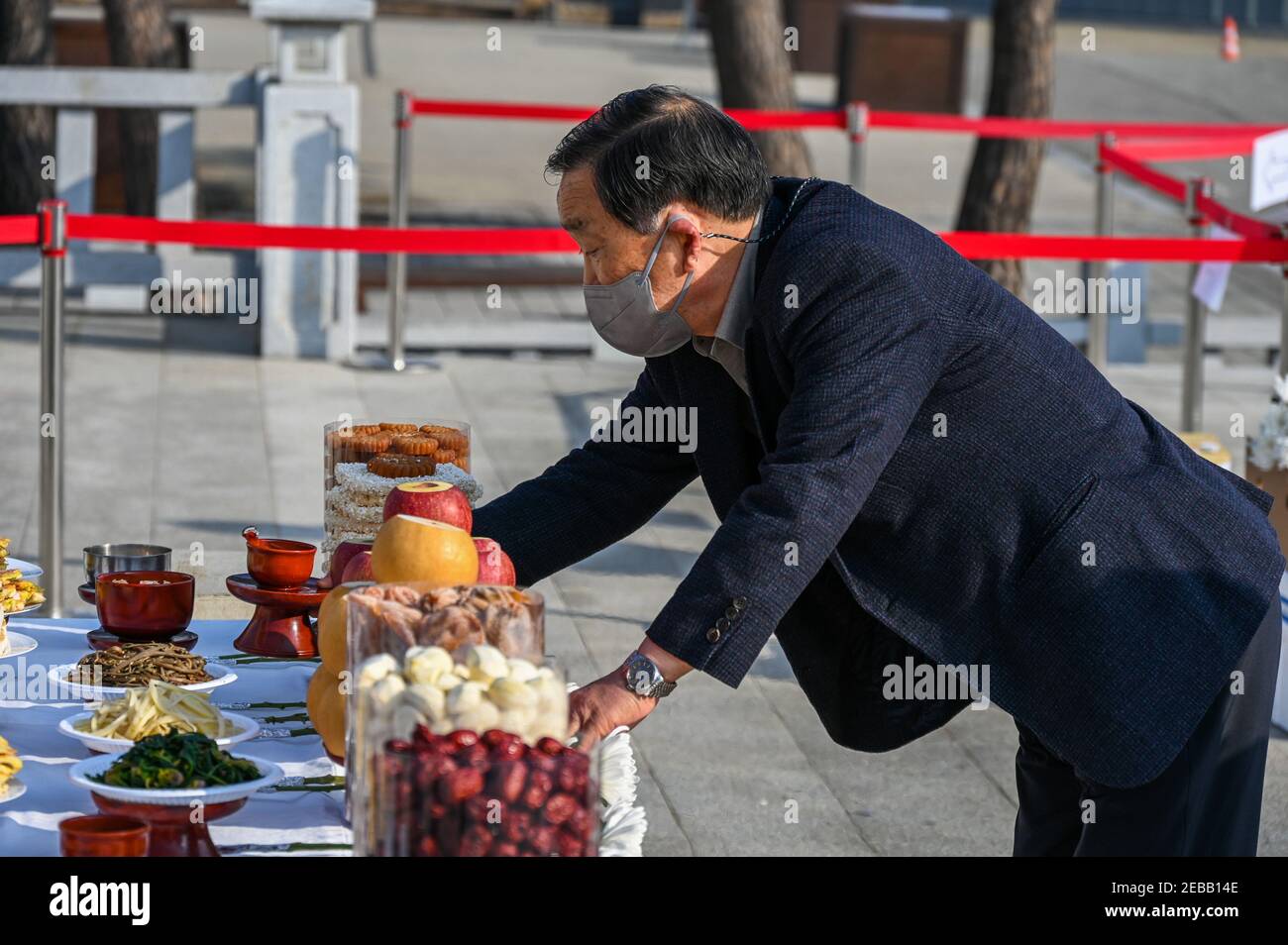 Korean altar hi-res stock photography and images - Alamy