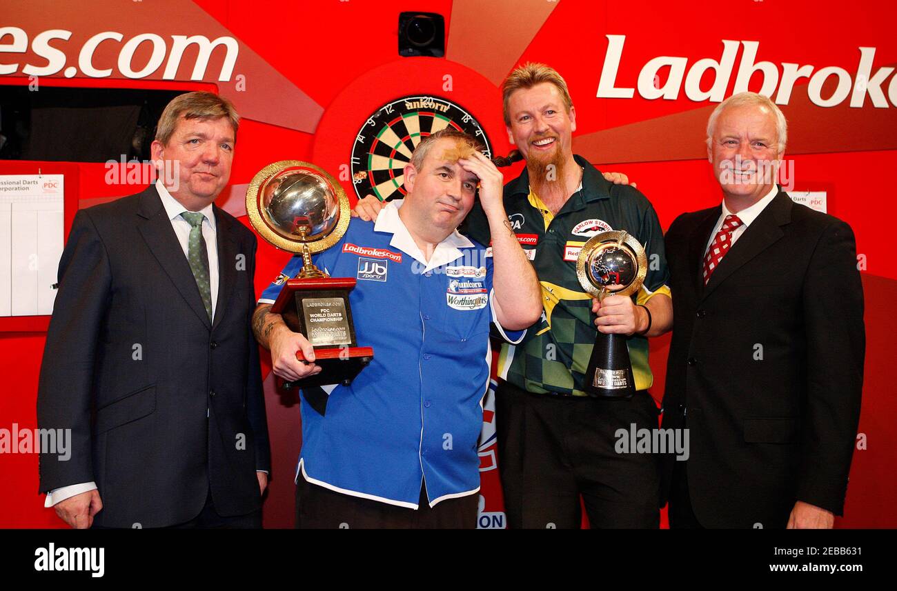 Pdc darts world championship hi-res stock photography and images - Alamy