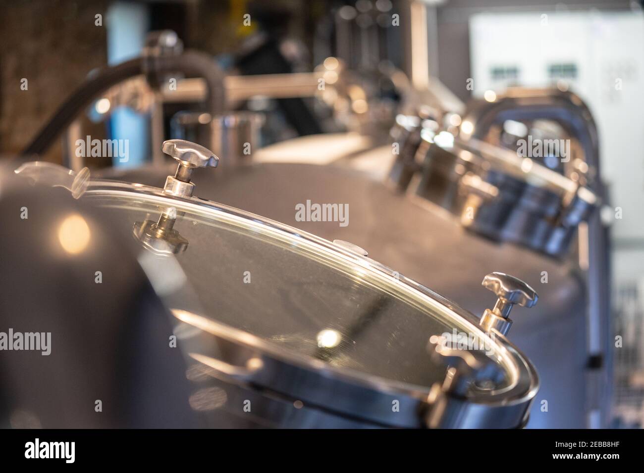 Vacuum still for distillation performed under reduced pressure for gin ...