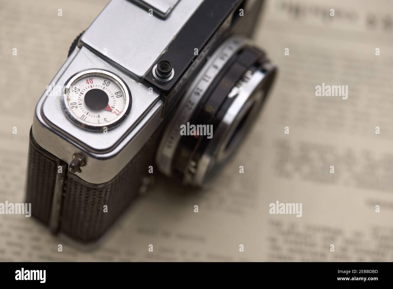 Old vintage camera on a newspaper Stock Photo - Alamy