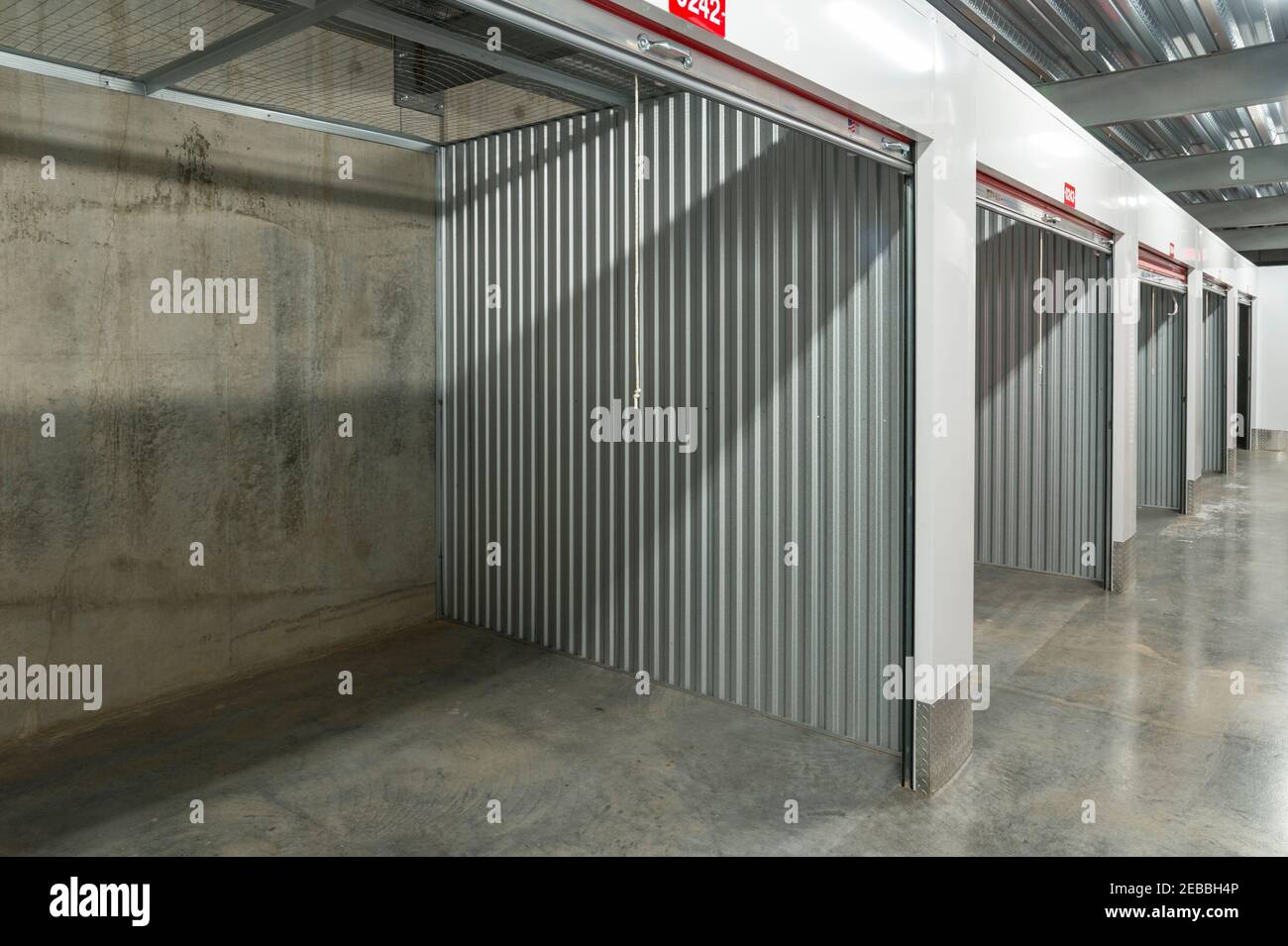 Empty storage building hi-res stock photography and images - Alamy