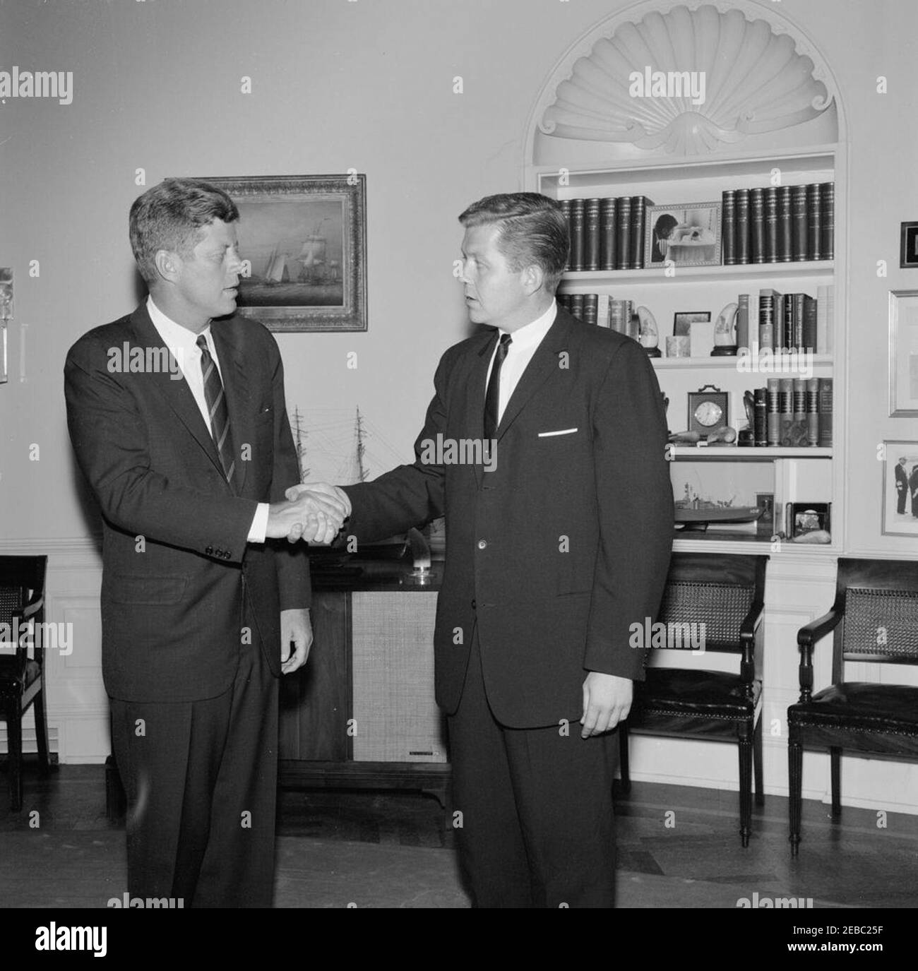 President Kennedy with a visitor. President John F. Kennedy shakes ...
