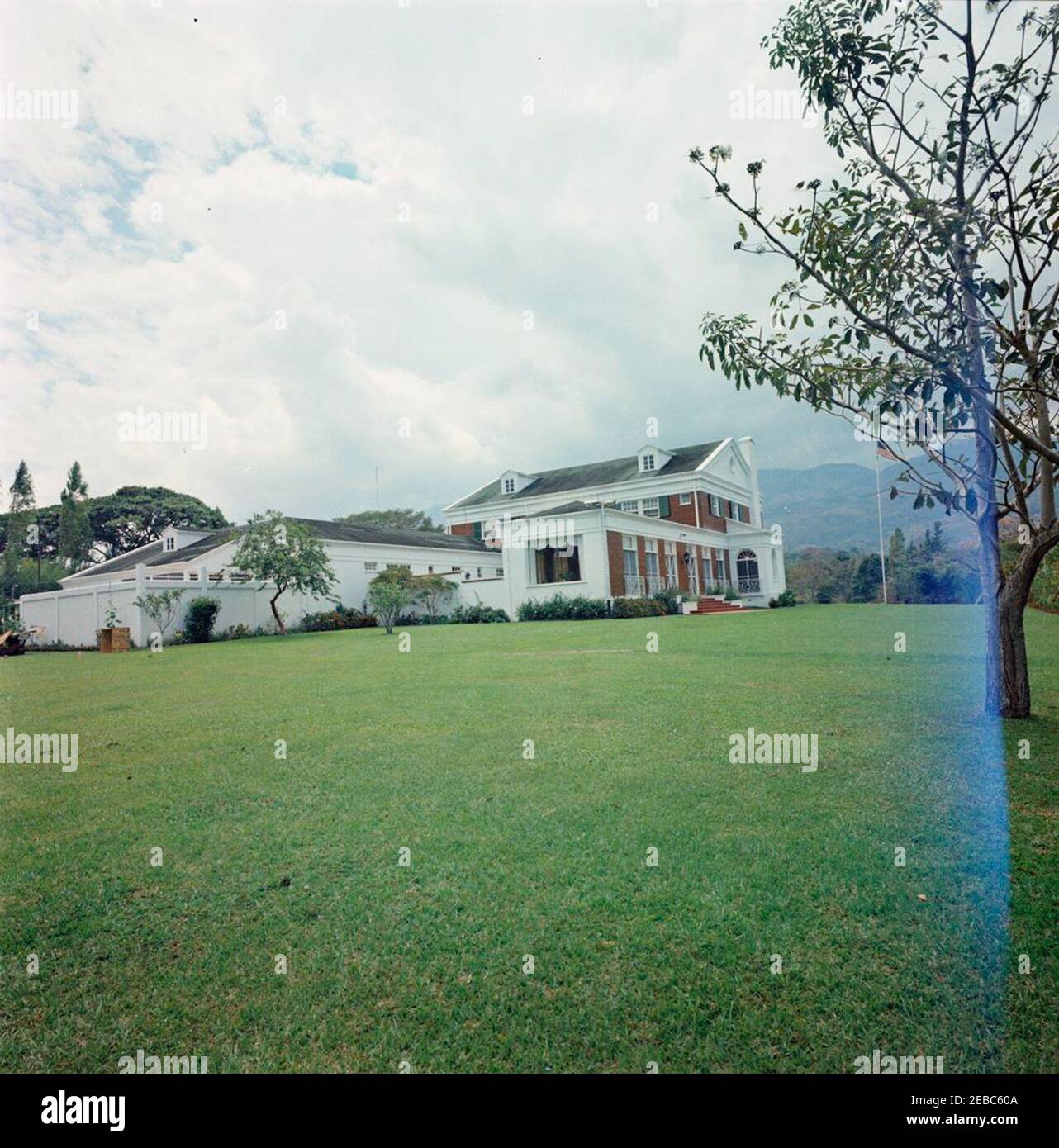 Embassy residence hi-res stock photography and images - Alamy