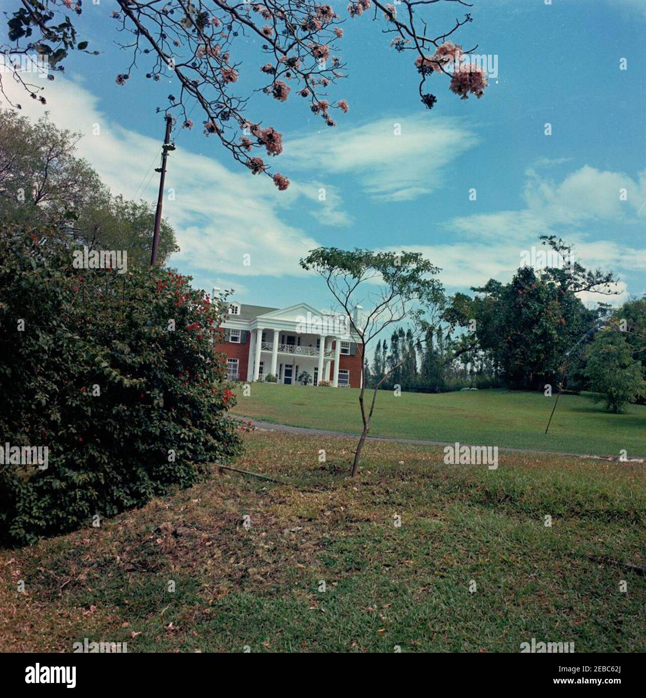 Embassy residence hi-res stock photography and images - Alamy