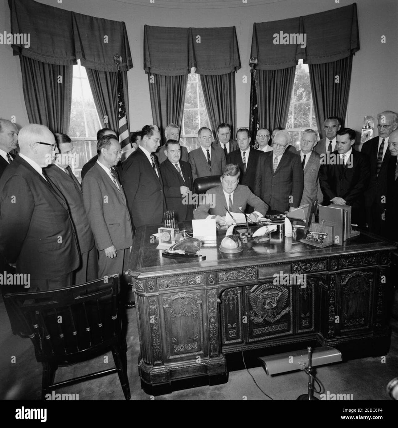 Philippines secretary of foreign Black and White Stock Photos & Images ...