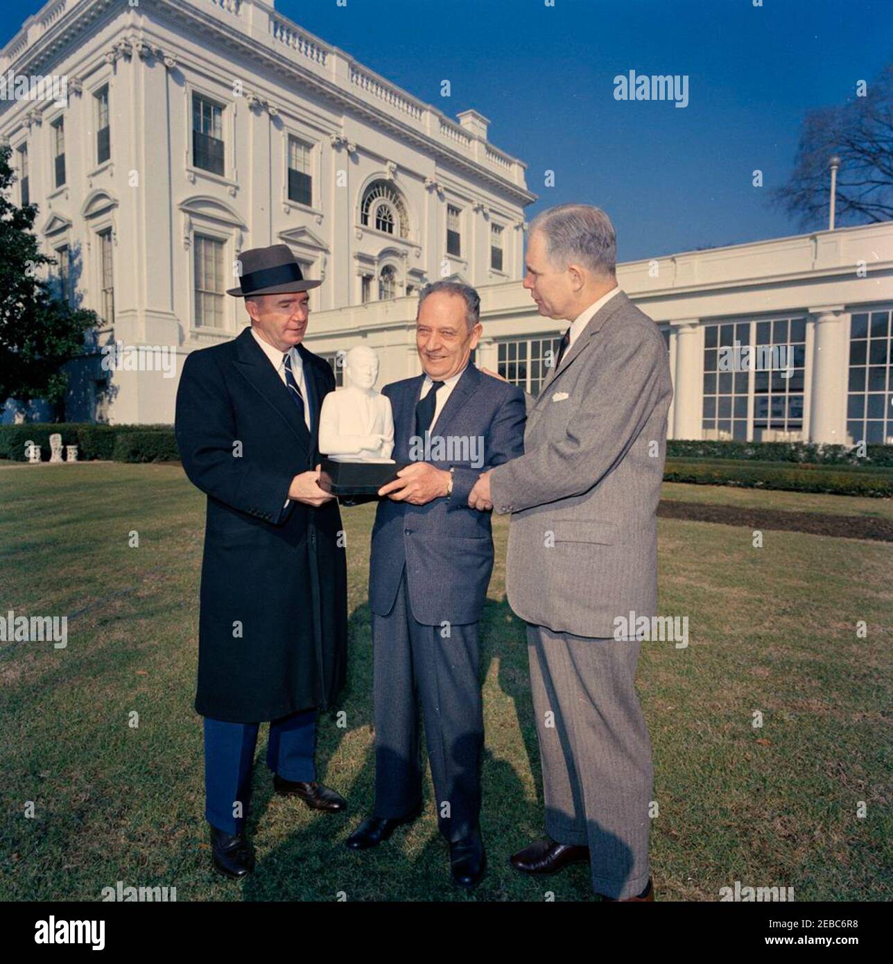 John f kennedy bust hi-res stock photography and images - Alamy