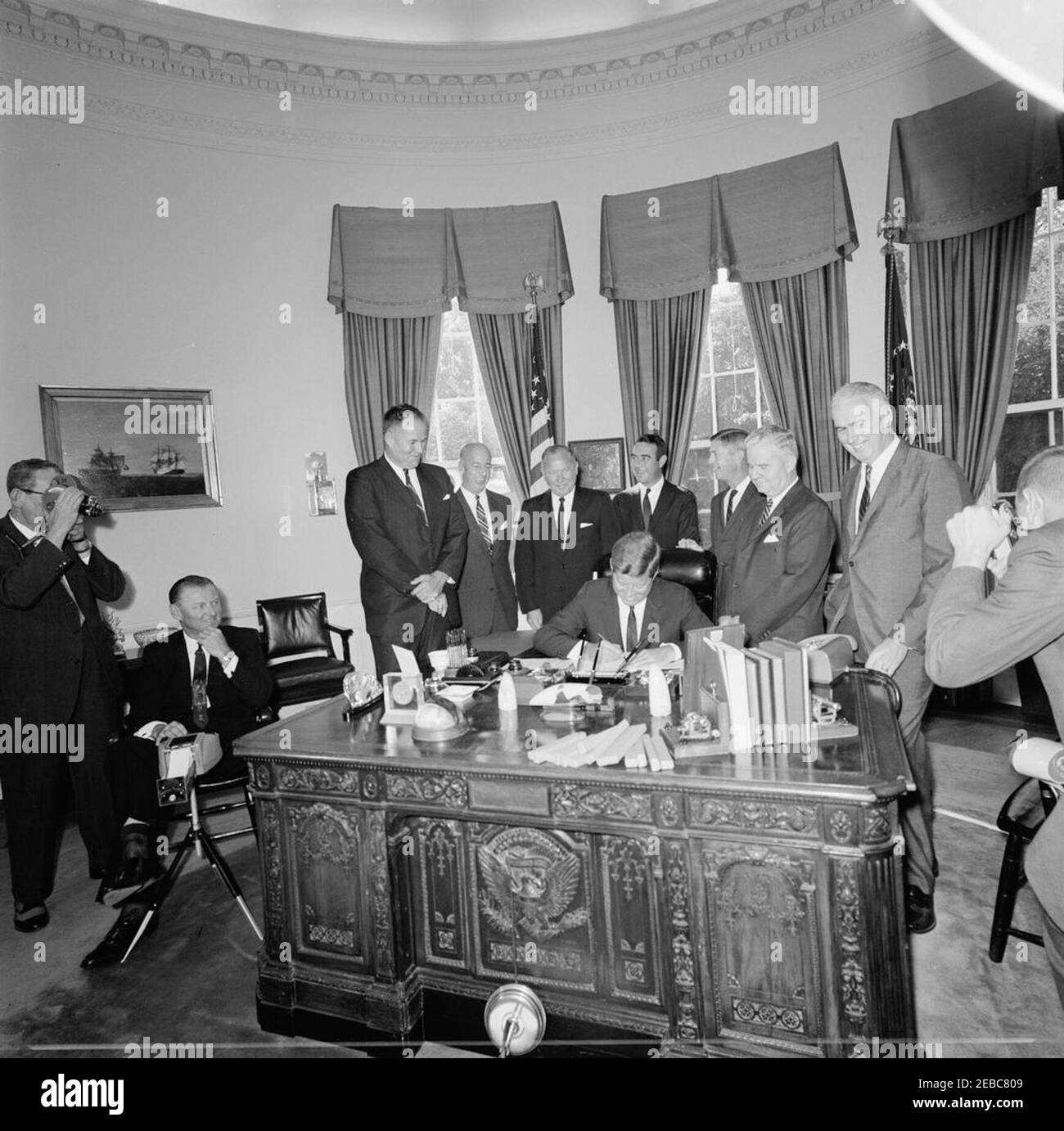 John f kennedy signing Black and White Stock Photos & Images - Alamy