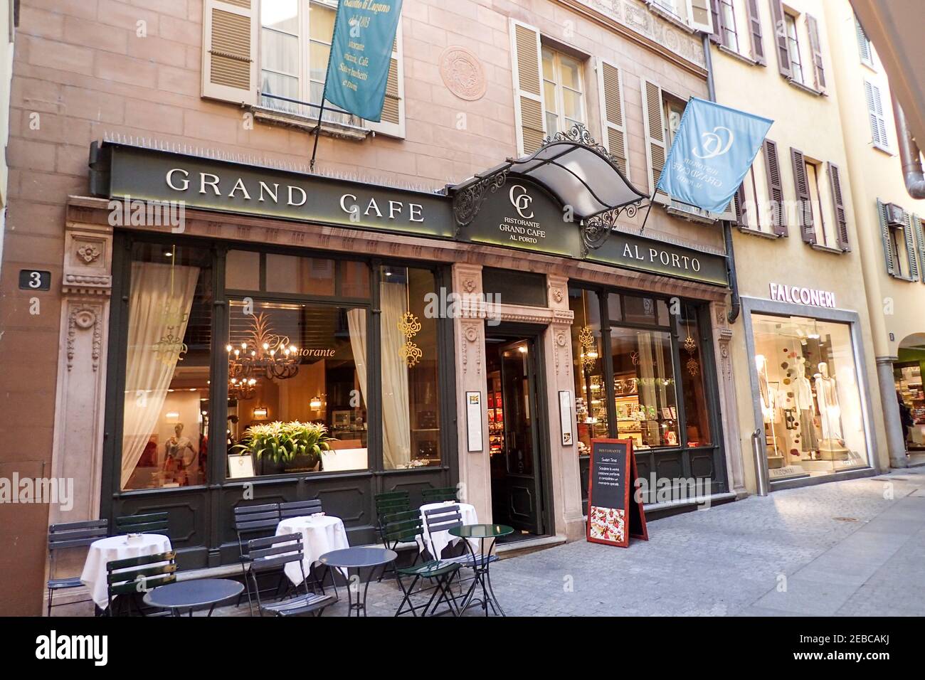 Lake lugano cafe hi-res stock photography and images - Alamy