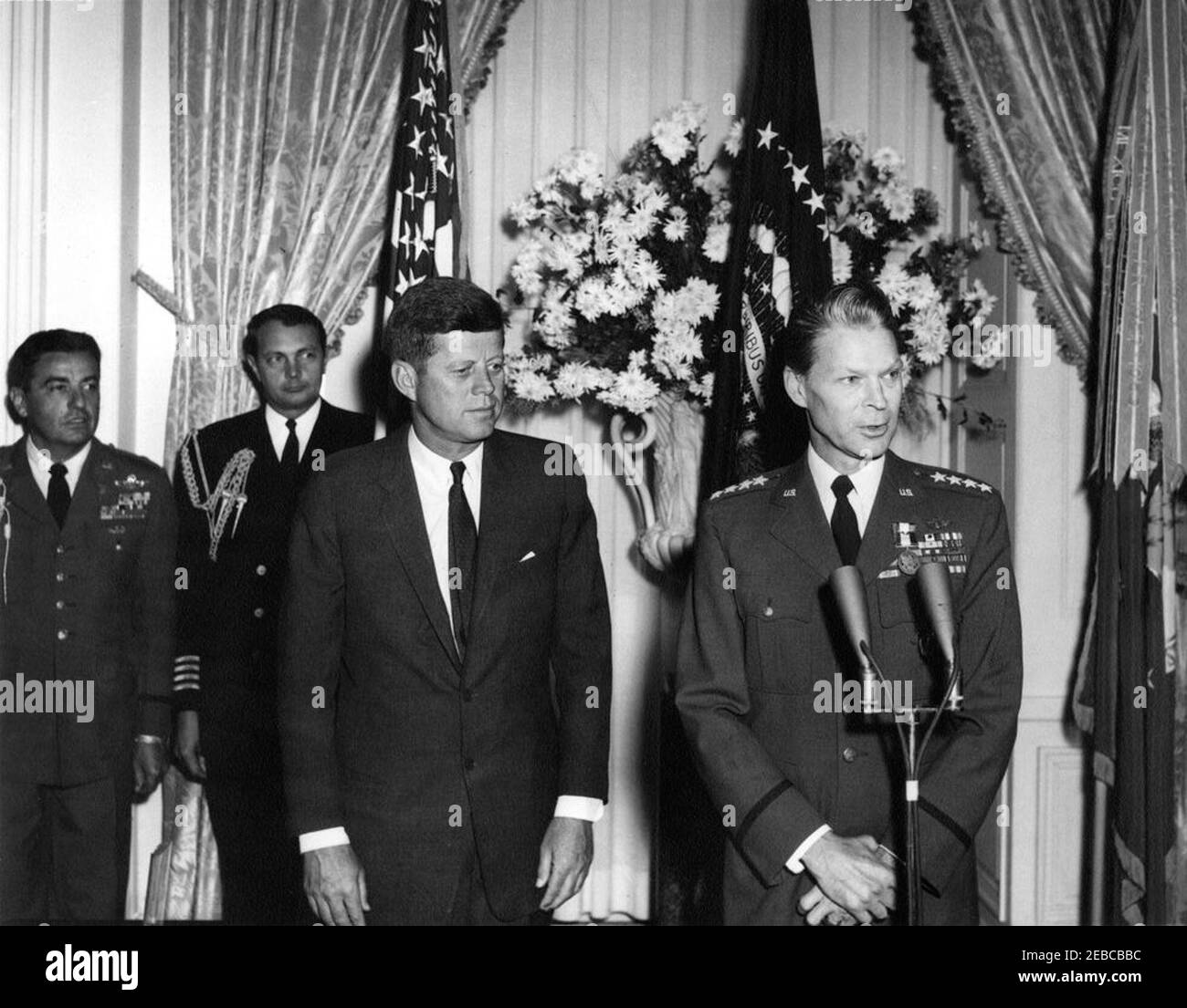 General lauris norstad Black and White Stock Photos & Images - Alamy
