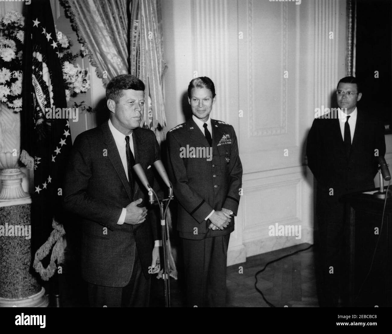 General lauris norstad Black and White Stock Photos & Images - Alamy