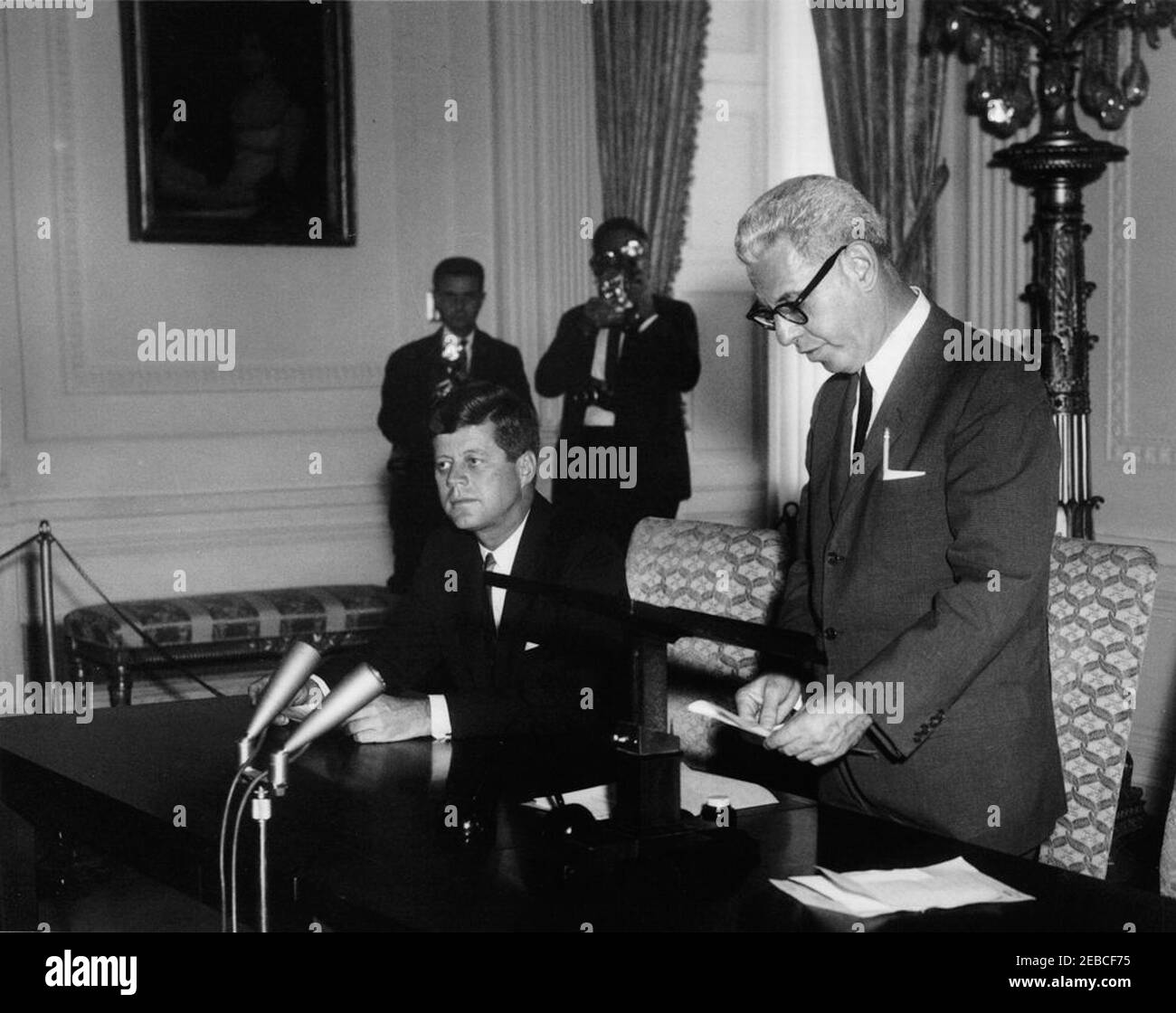 John f kennedy signing Black and White Stock Photos & Images - Alamy