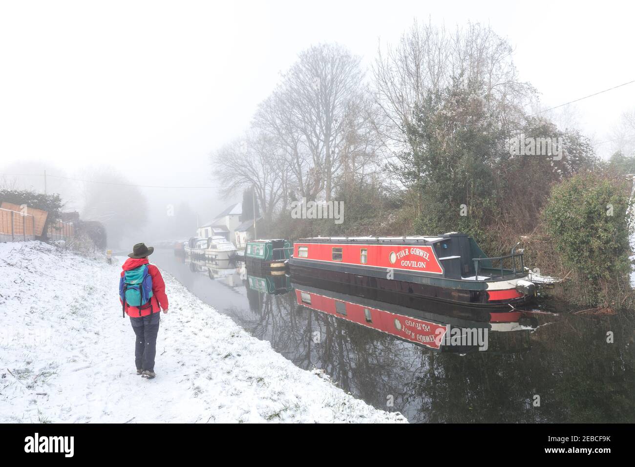 Walking canal towpath hi-res stock photography and images - Alamy
