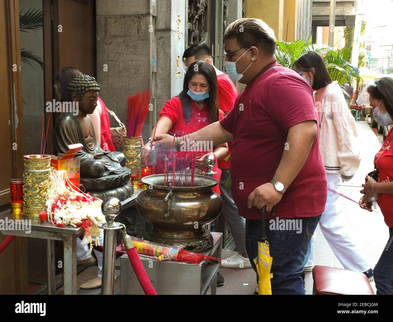 Filipino Chinese Community lit incense honoring Buddha during the Lunar ...